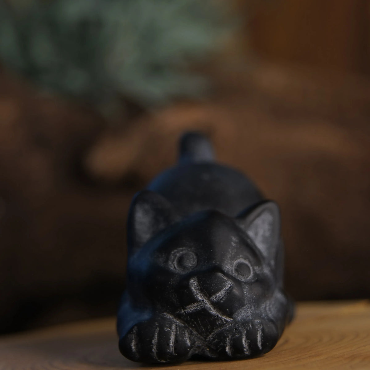 Obsidian Cat – Wild Raven's Nest